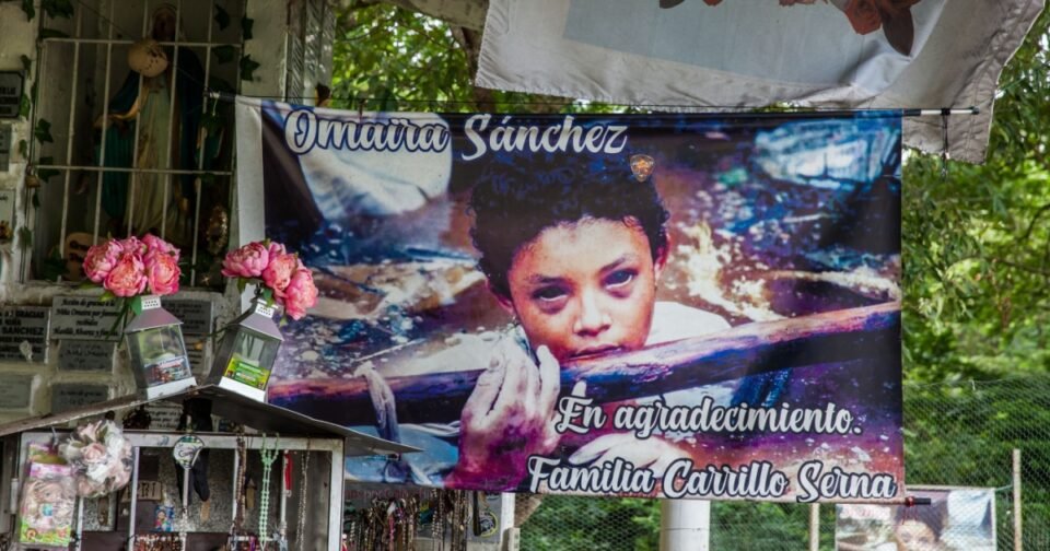 The Story Behind the Haunting Photo of Omayra Sánchez