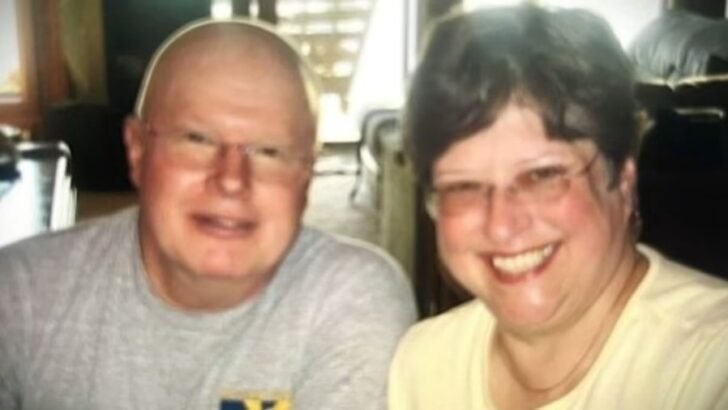 59 Happy-Looking Photos that Carry Dark Secrets